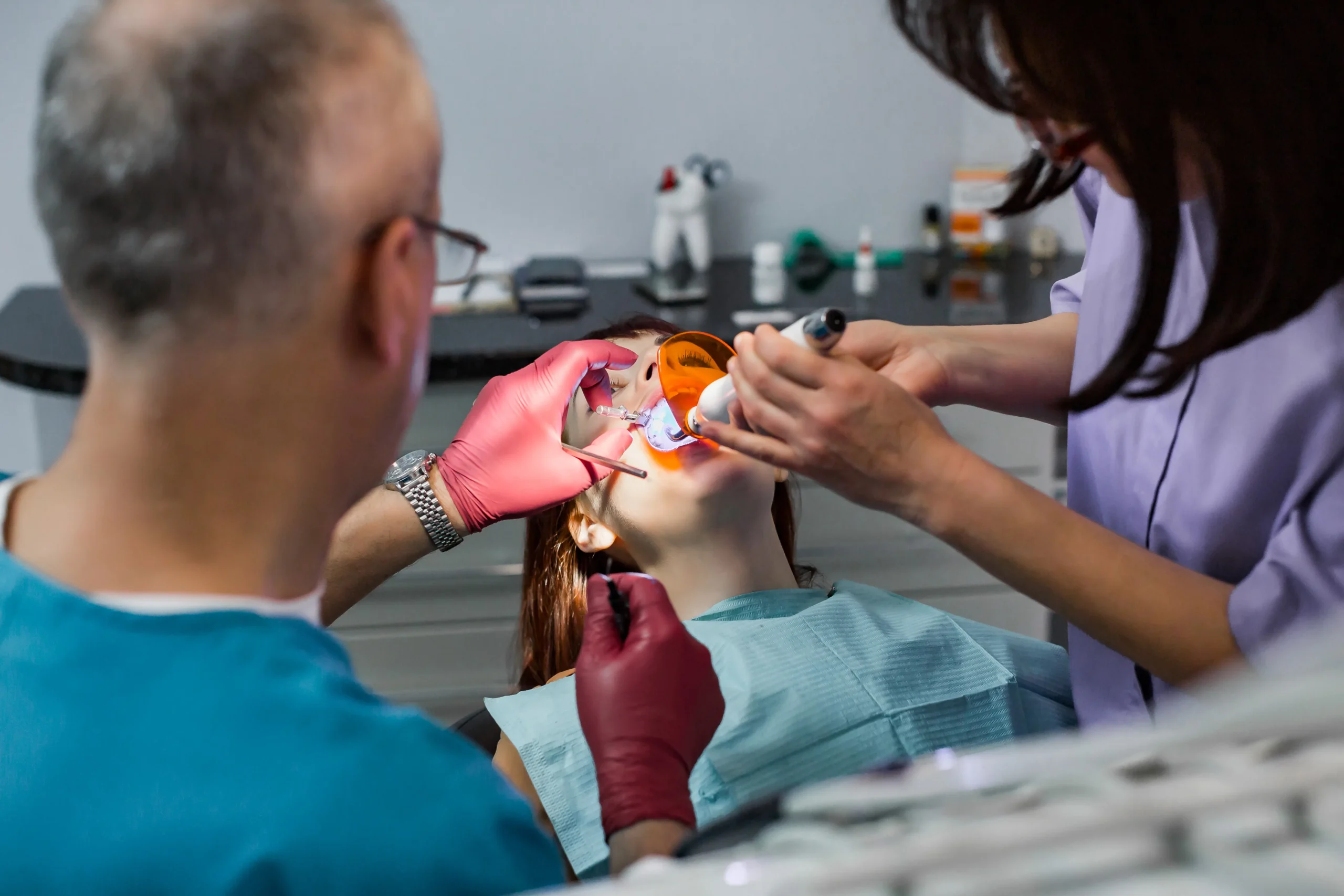 What an emergency tooth extraction is and how much it costs
